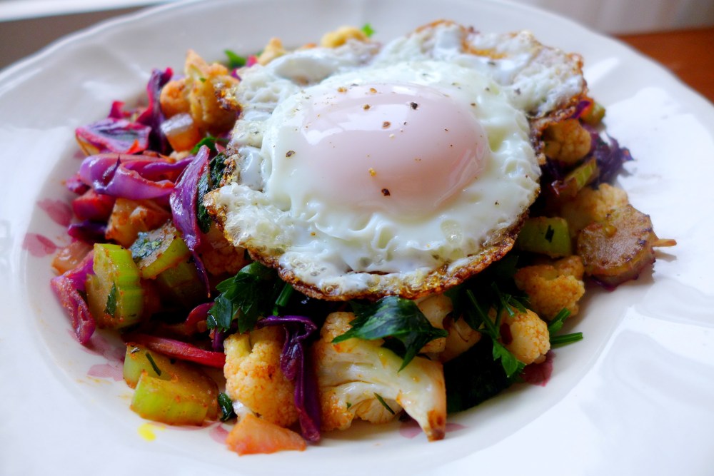 Paleo Vegetable Hash with Fried Egg – Kelly Siew Cooks